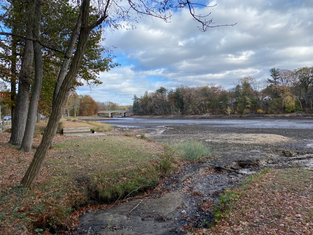Lake Massasoit drained to repair dam and remove debris